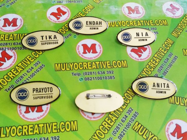 Pusat Papan Nama Dada Terlengkap, Name Tag Desain | pesan pin enamel ...